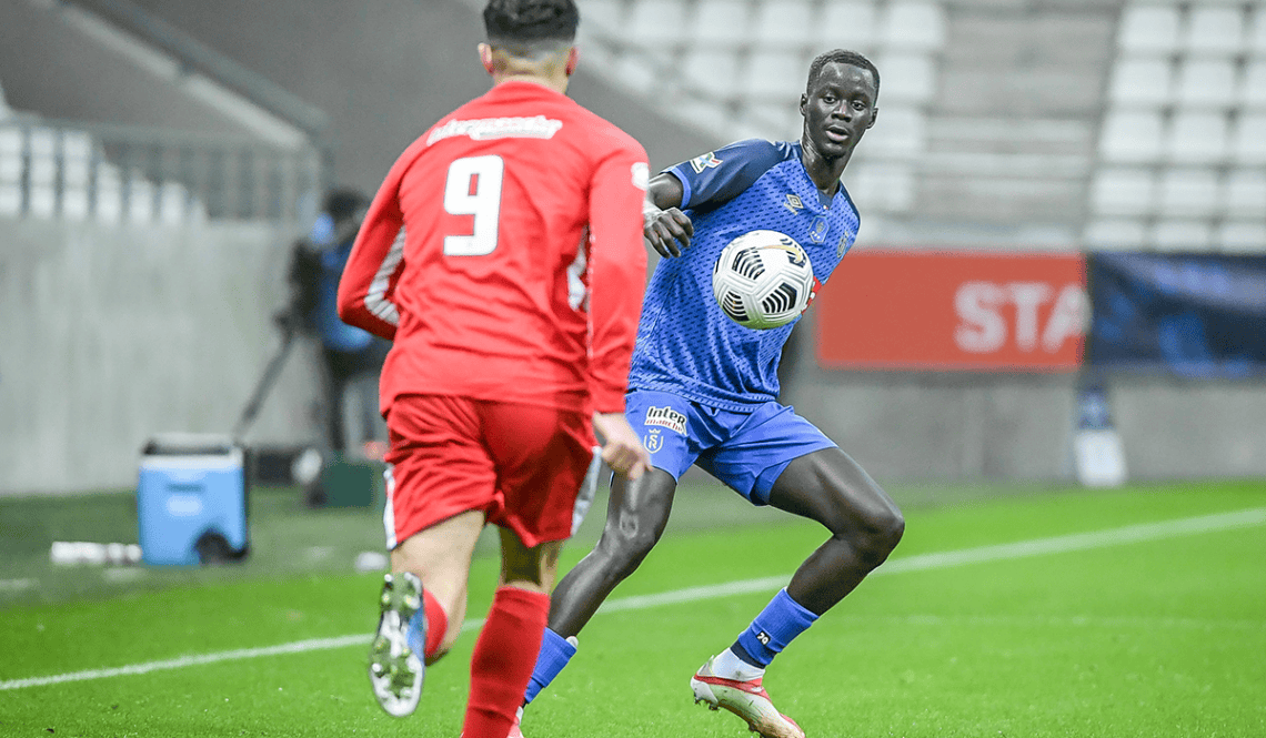 Mercato - Officiel : Moustapha Mbow prêté au Nîmes Olympique | Wiwsport