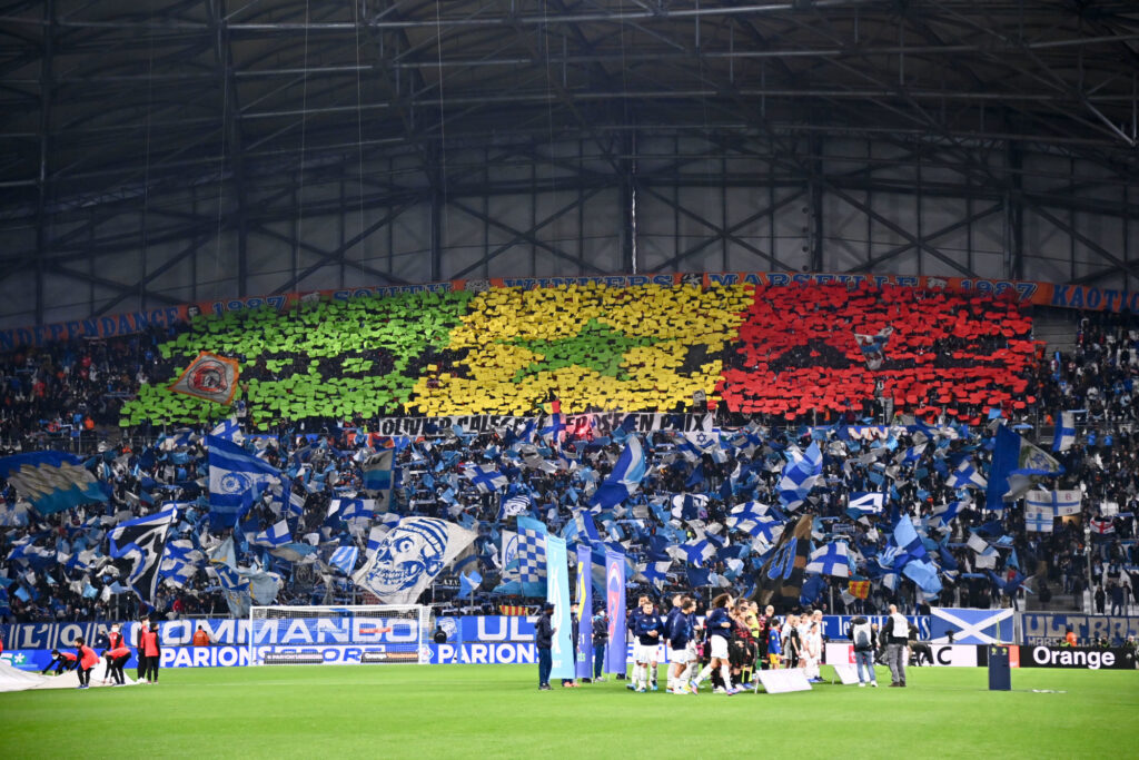 Vidéo | OM : Le tifo géant du Vélodrome pour célébrer Pape Gueye et ...