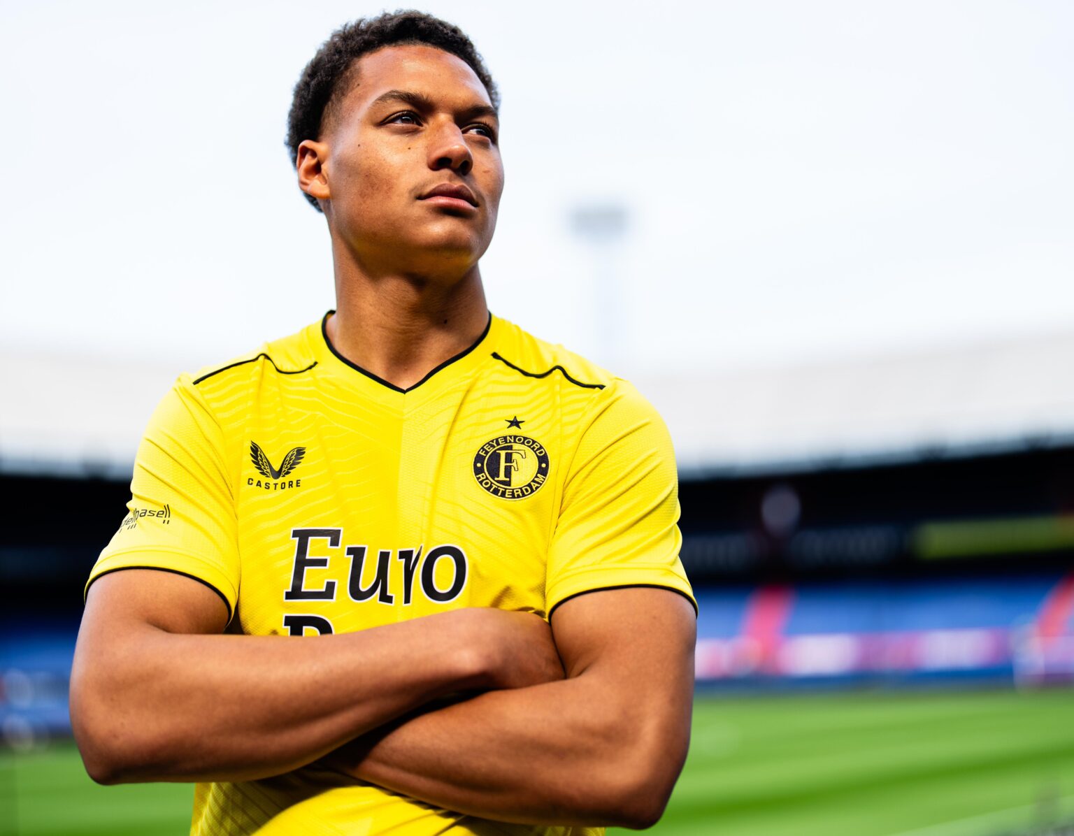 Feyenoord Rotterdam annonce la signature du premier contrat ...